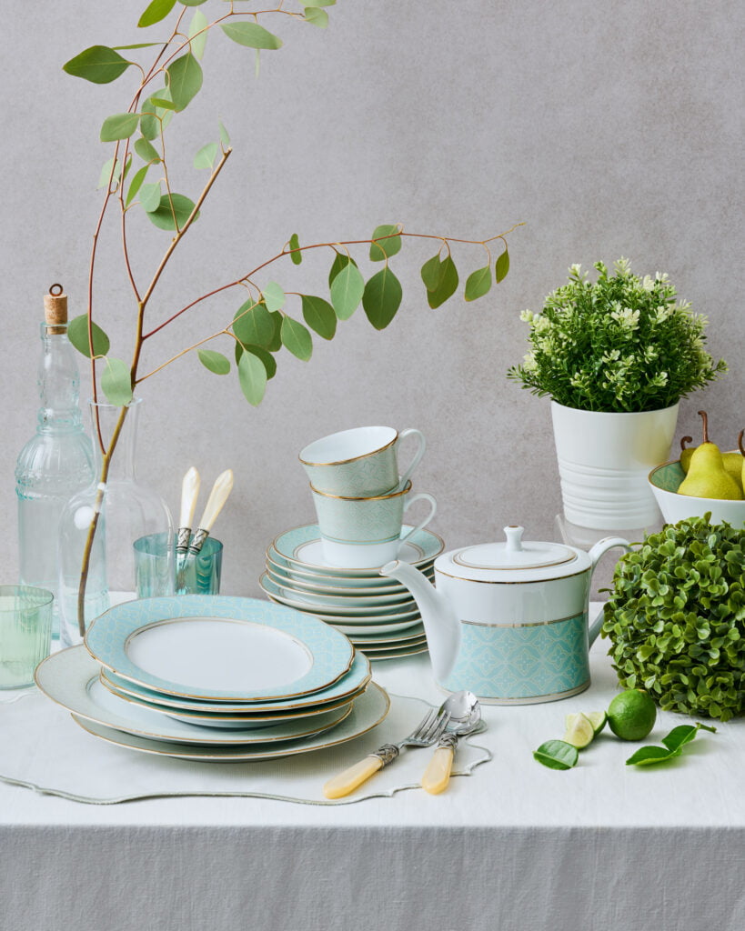 Noritake Round Vegetable- Mayfair Mint - Artelia